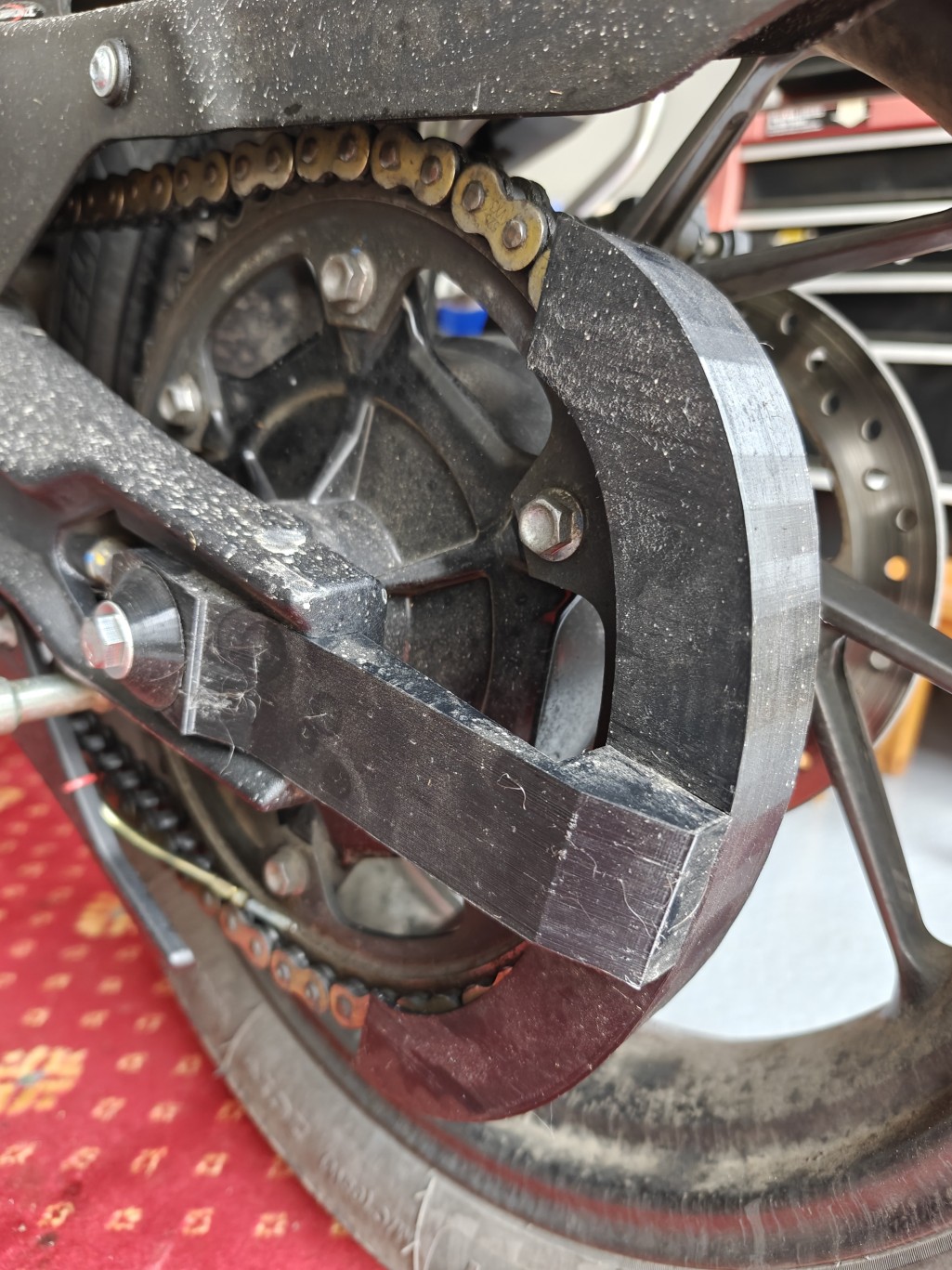 Chain shield - tiger 900 - Accessories and Products - Triumph Tiger 800 ...